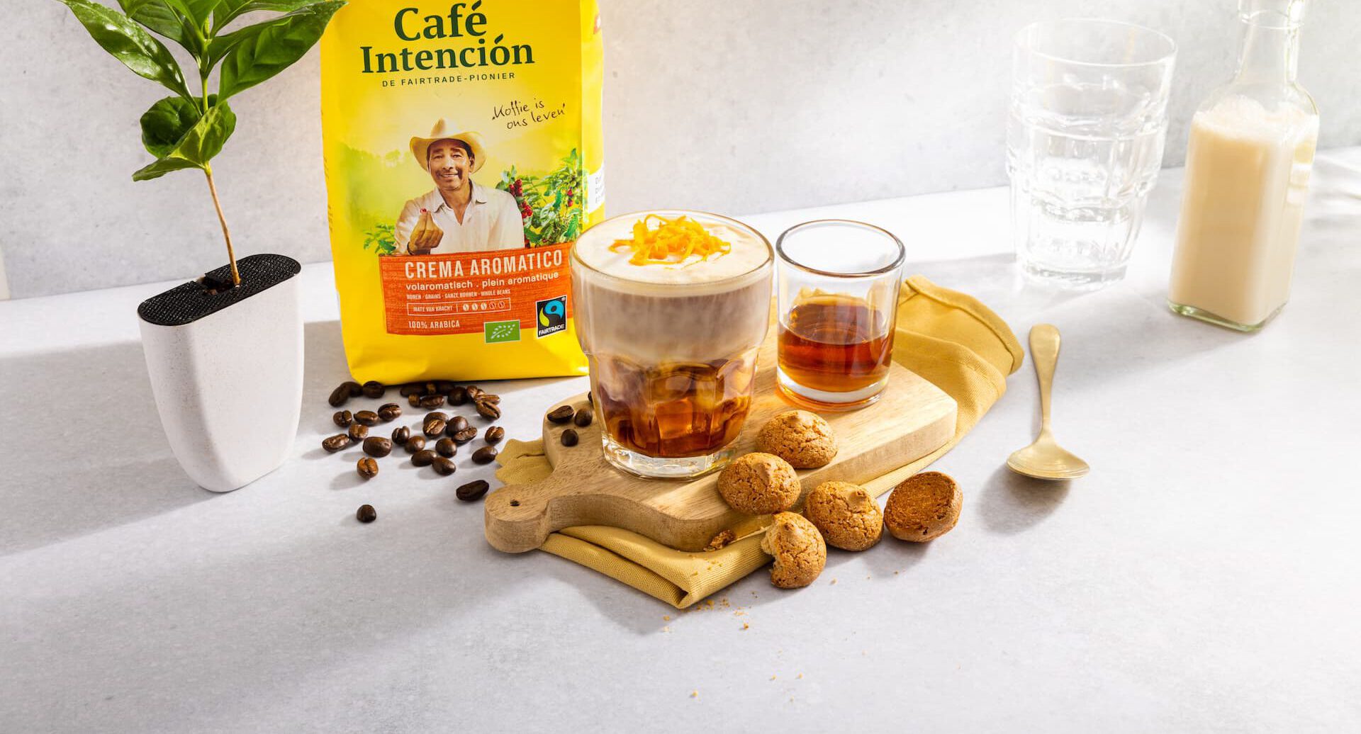 Corretto amaretto iced cappuccino, vegan recept | Puur! uit eten